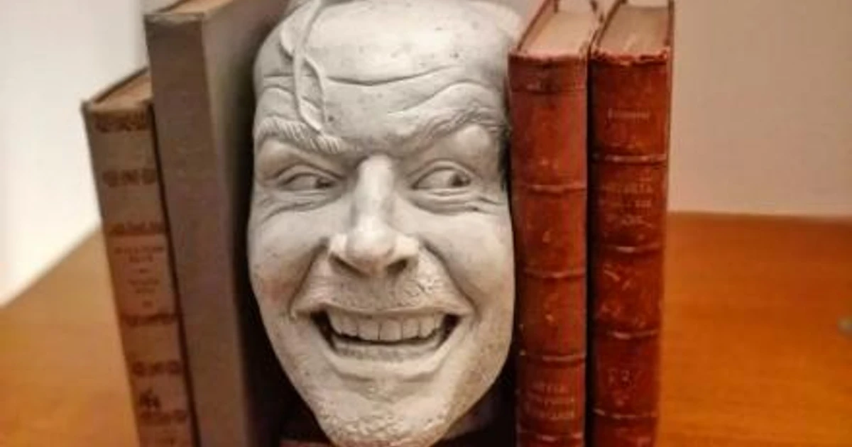 This The Shining Bookend Recreates The Infamous Here's Johnny Scene
