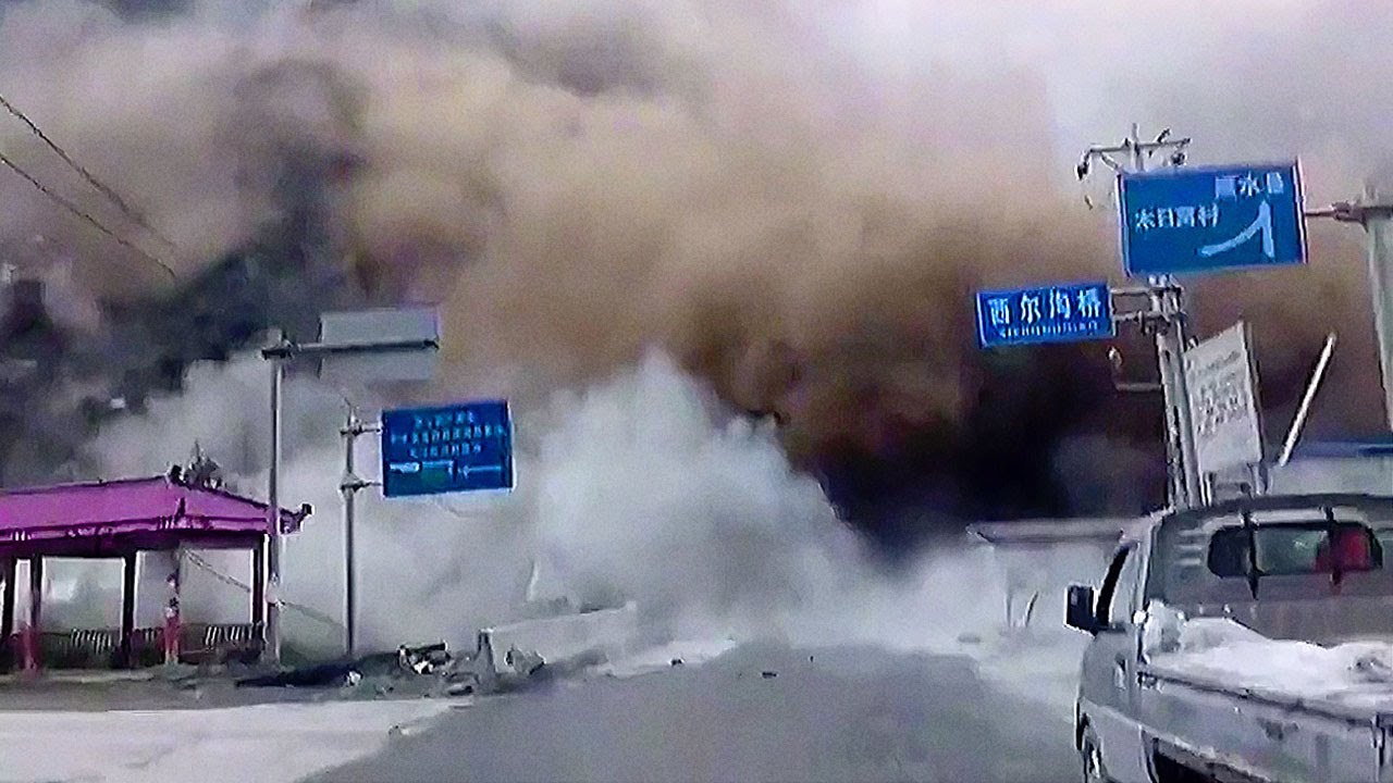 Spectacular Natural Disasters Caught On Camera - Mother Nature Unleashed